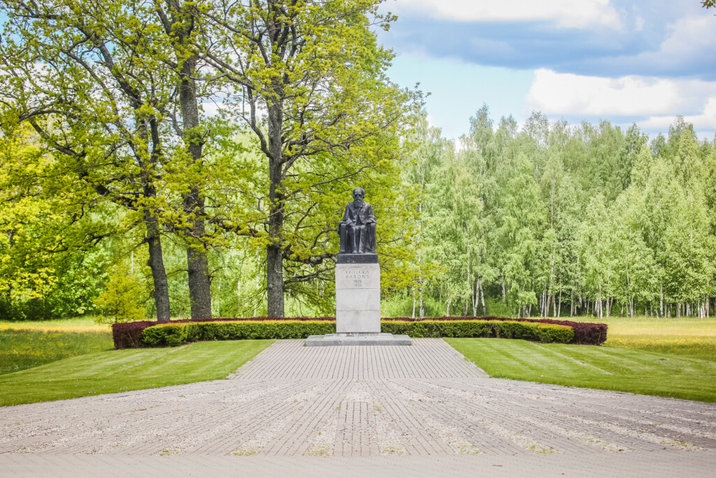 Piemineklis Krišjānim Baronam - Sigulda aizrauj!