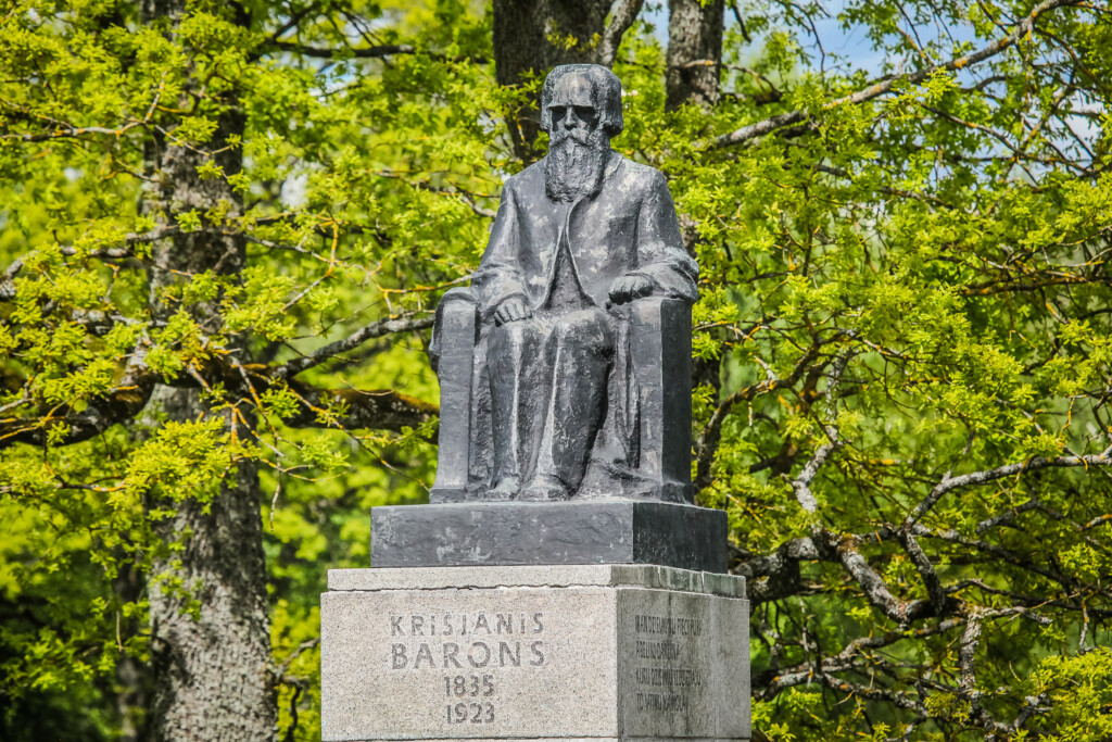 Piemineklis Krišjānim Baronam - Sigulda aizrauj!