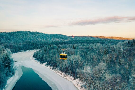 Gumijlēkšana un Zērglis būs pieejami arī ziemas laikā - Sigulda aizrauj!